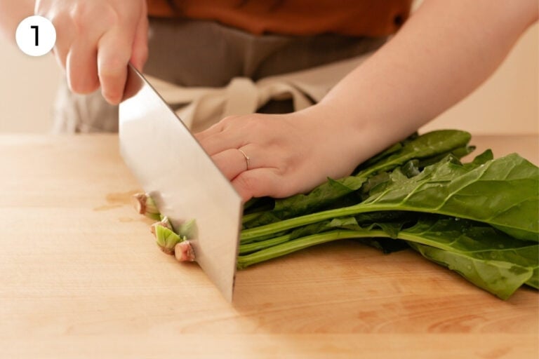 stir-fry spinach with garlic (+ Taiwan spinach and a flavor booster)