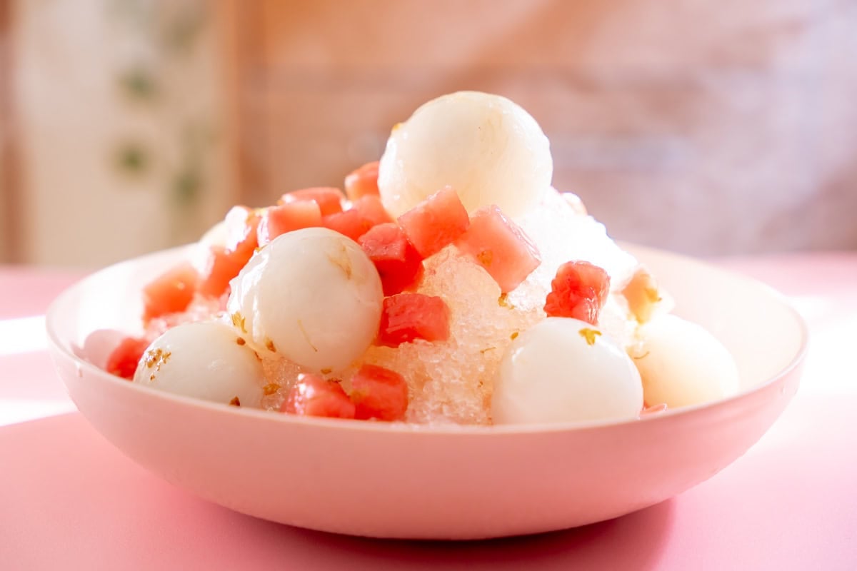 delicious golden shaved ice (Taiwanese baobing lychee dessert)