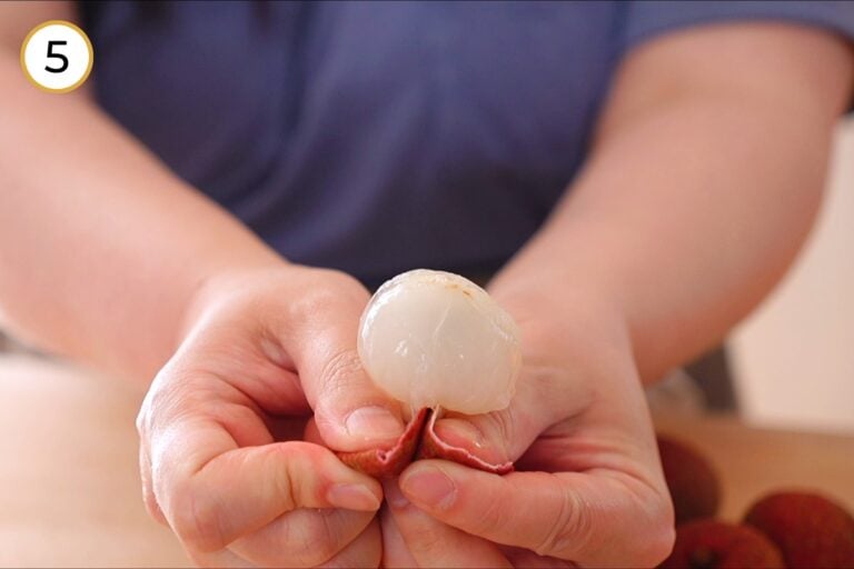 how to eat lychee (chef's guide and easy way to peel)
