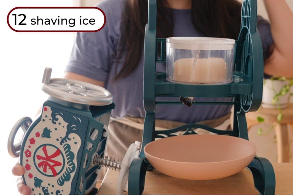 taiwanese shaved ice (classic strawberry baobing) 剉冰